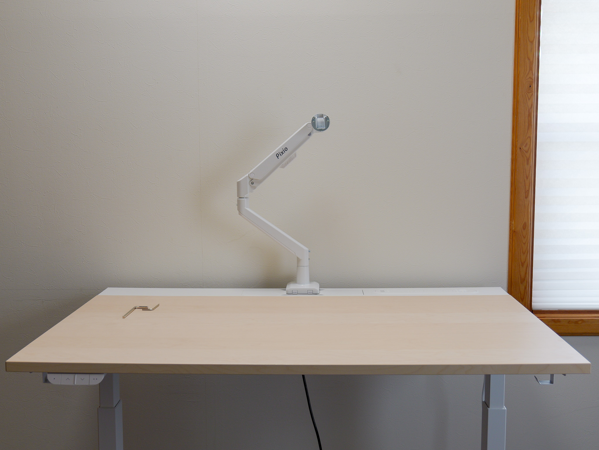 Pixio PS1S モニターアーム IKEA MITTZON電動昇降デスクに取り付けてみた | Textboard